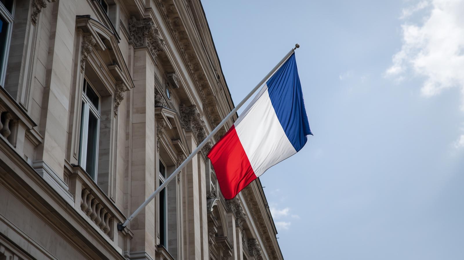 Présidentielle 2027 : ce que les programmes d’Attal et Glucksmann ont ...